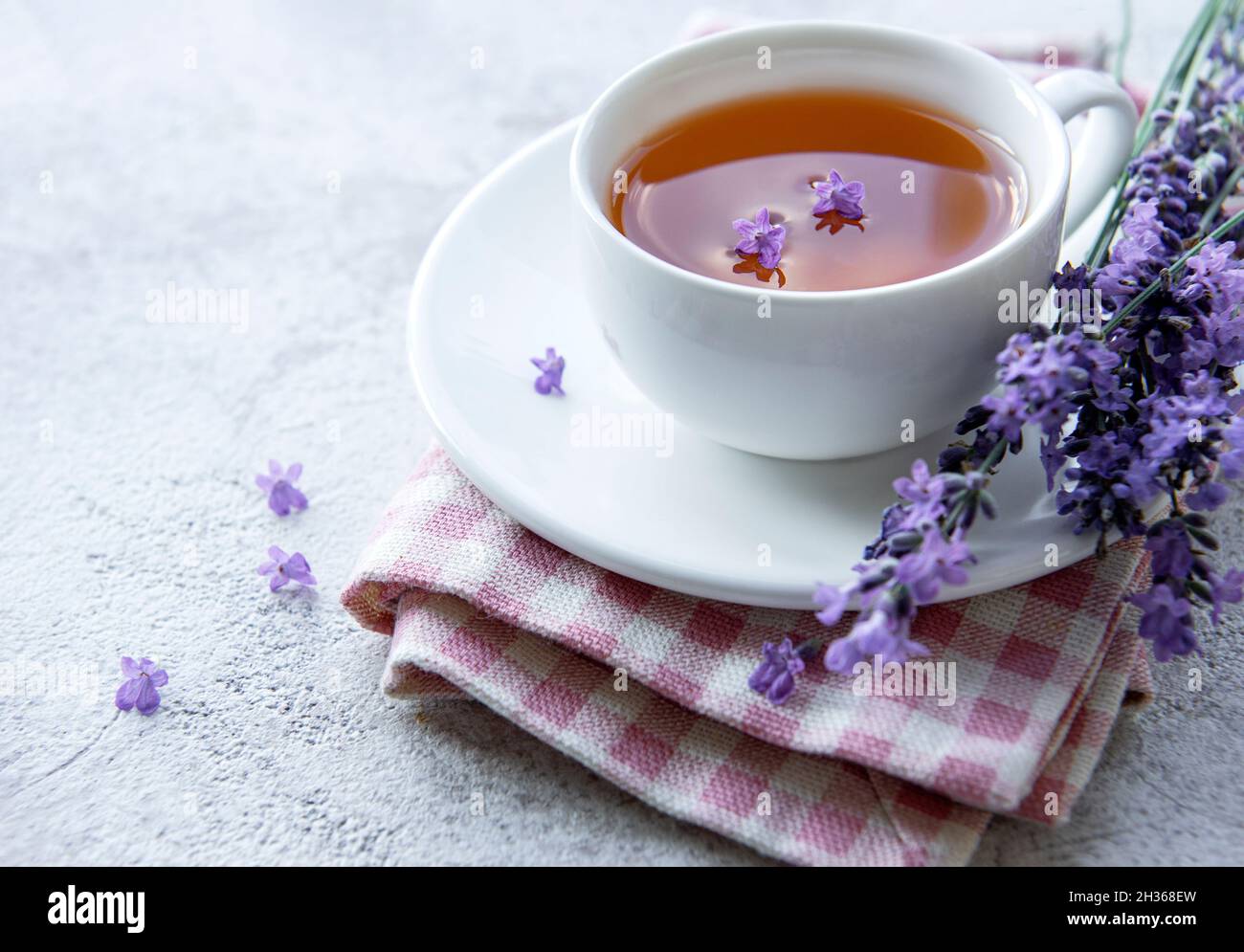 Tea lavender cup bunch herb hi-res stock photography and images - Alamy