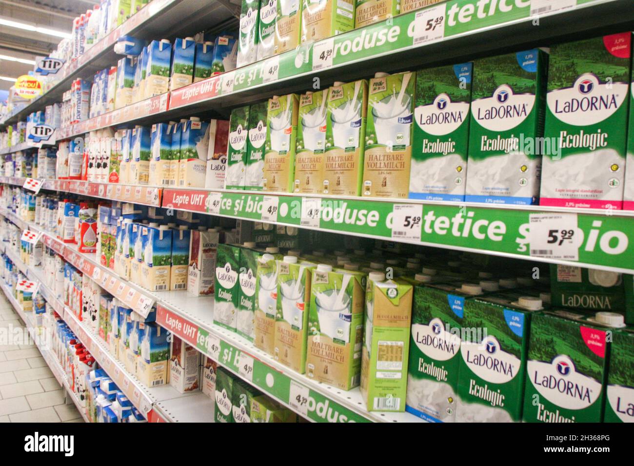 Yoghurt shelves hi-res stock photography and images - Alamy