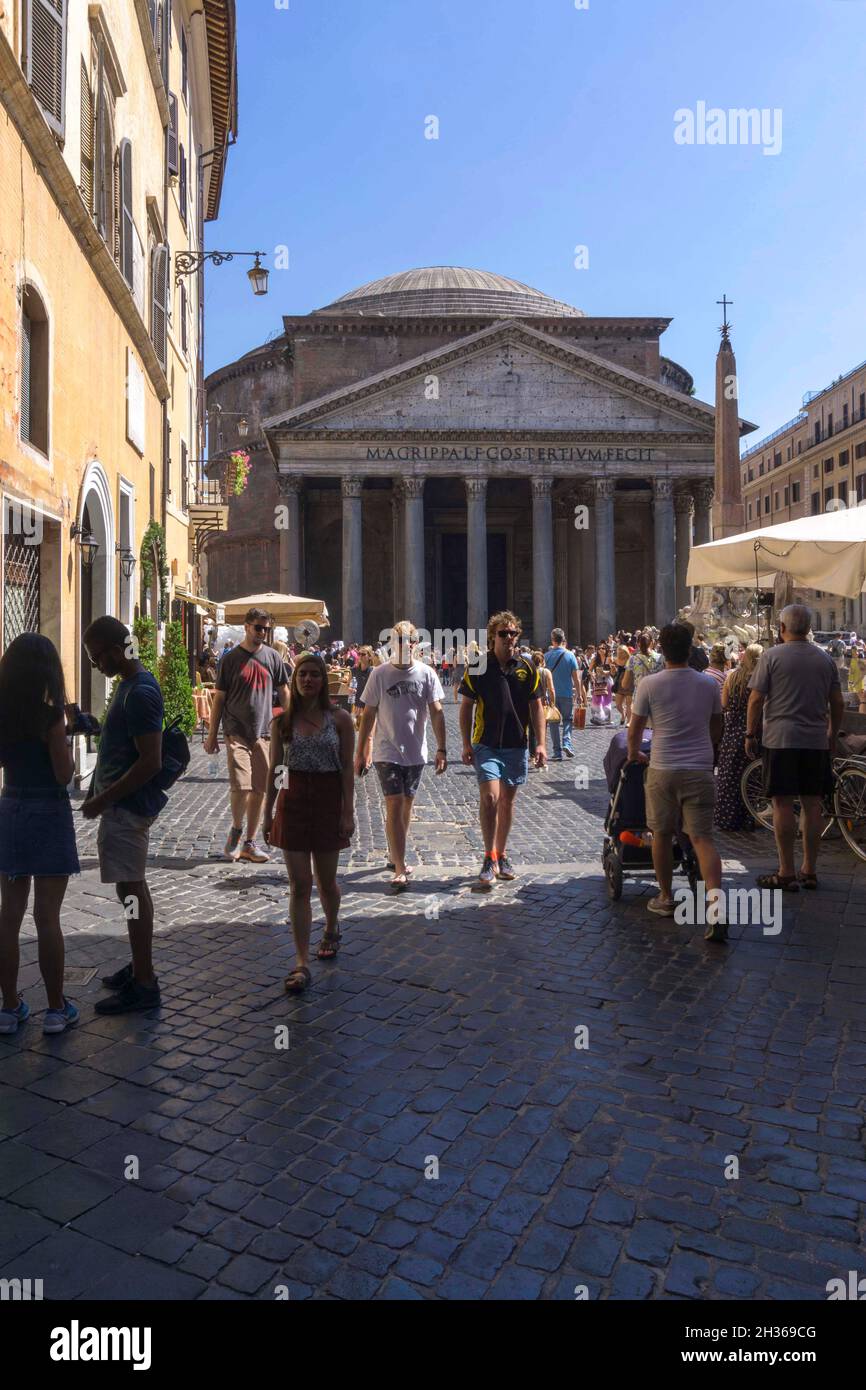 Rotonda square fountain rome hi-res stock photography and images - Alamy