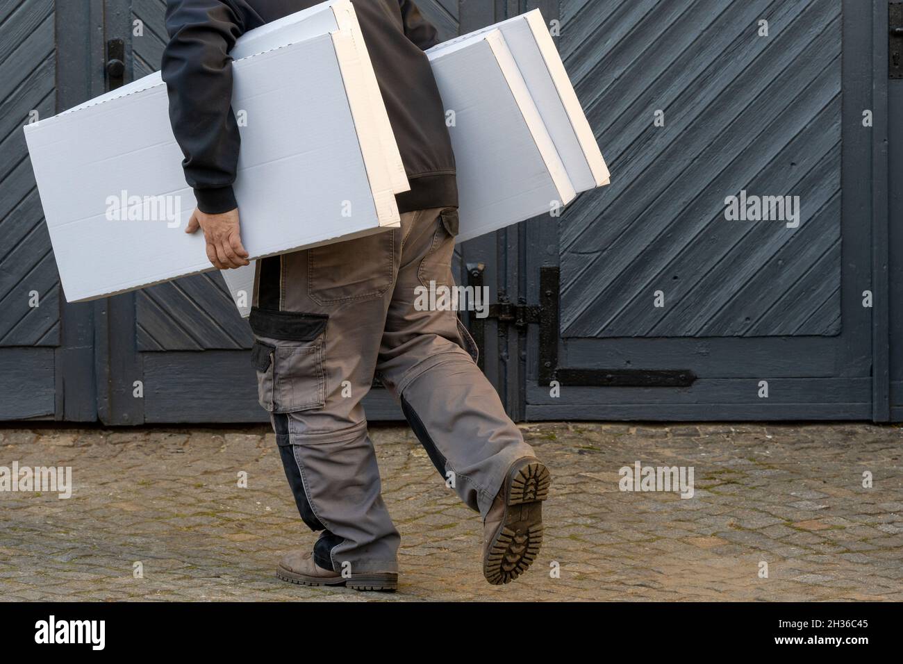 Delivery service man cardboard boxes hi-res stock photography and ...