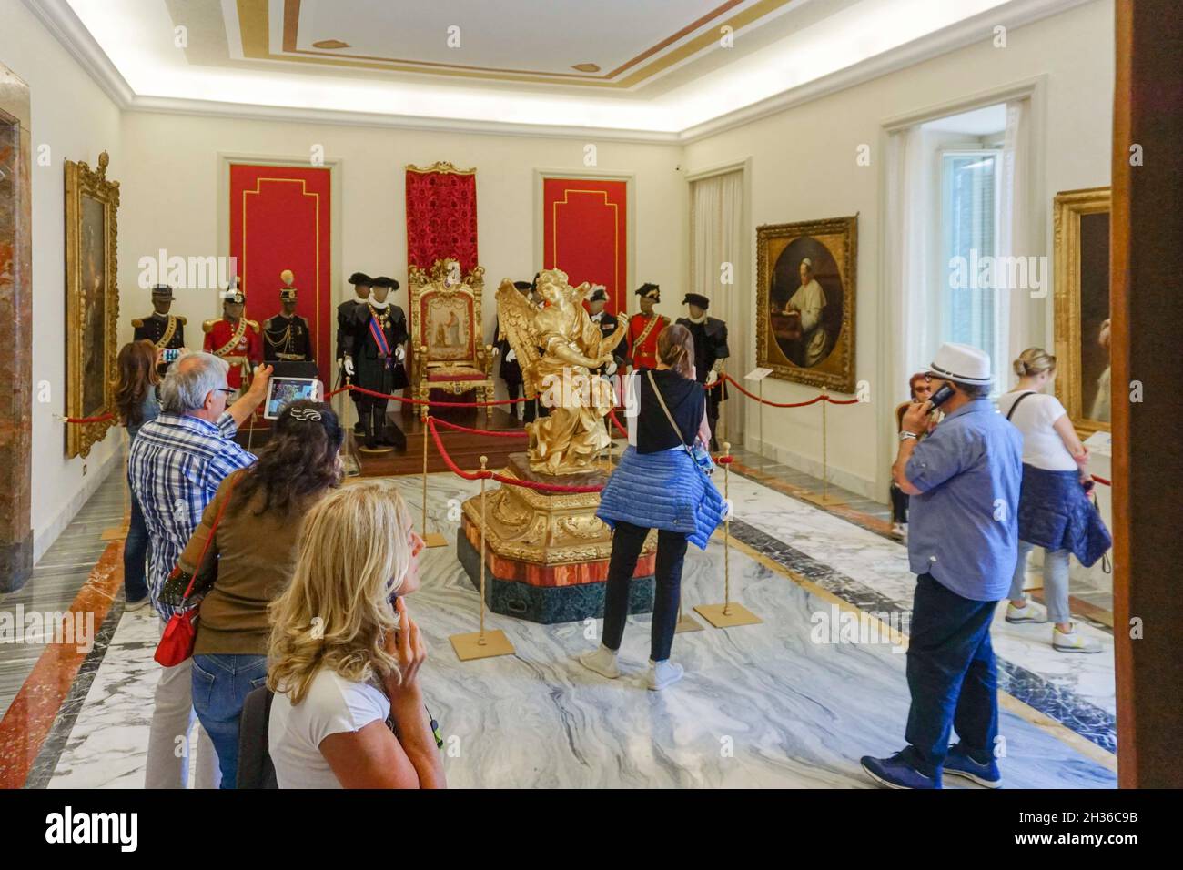 Gala uniforms hi-res stock photography and images - Alamy