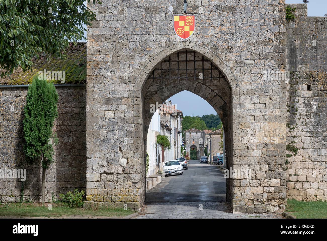 Medieval gates hi-res stock photography and images - Alamy