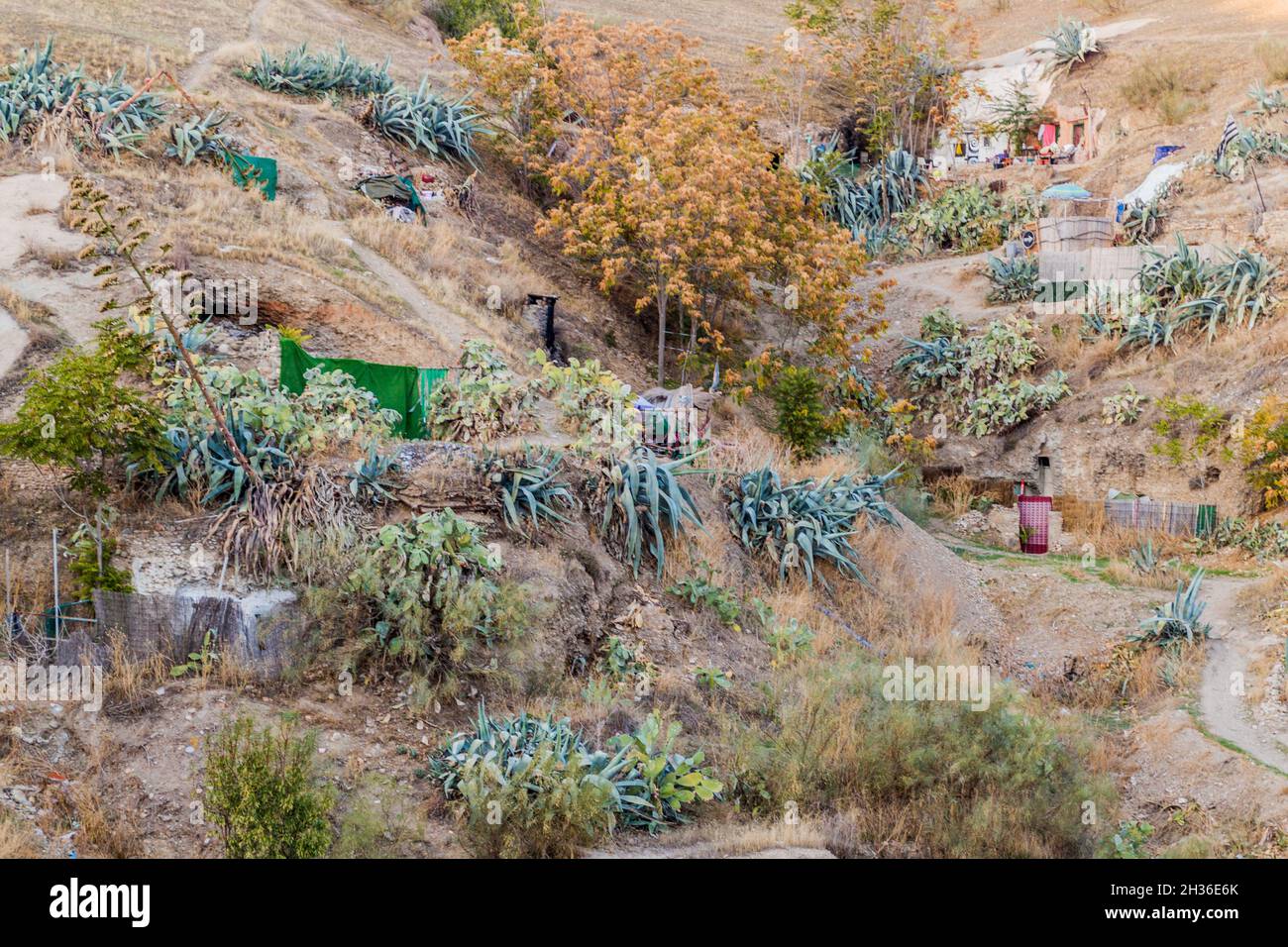 Cave homes hi-res stock photography and images - Alamy