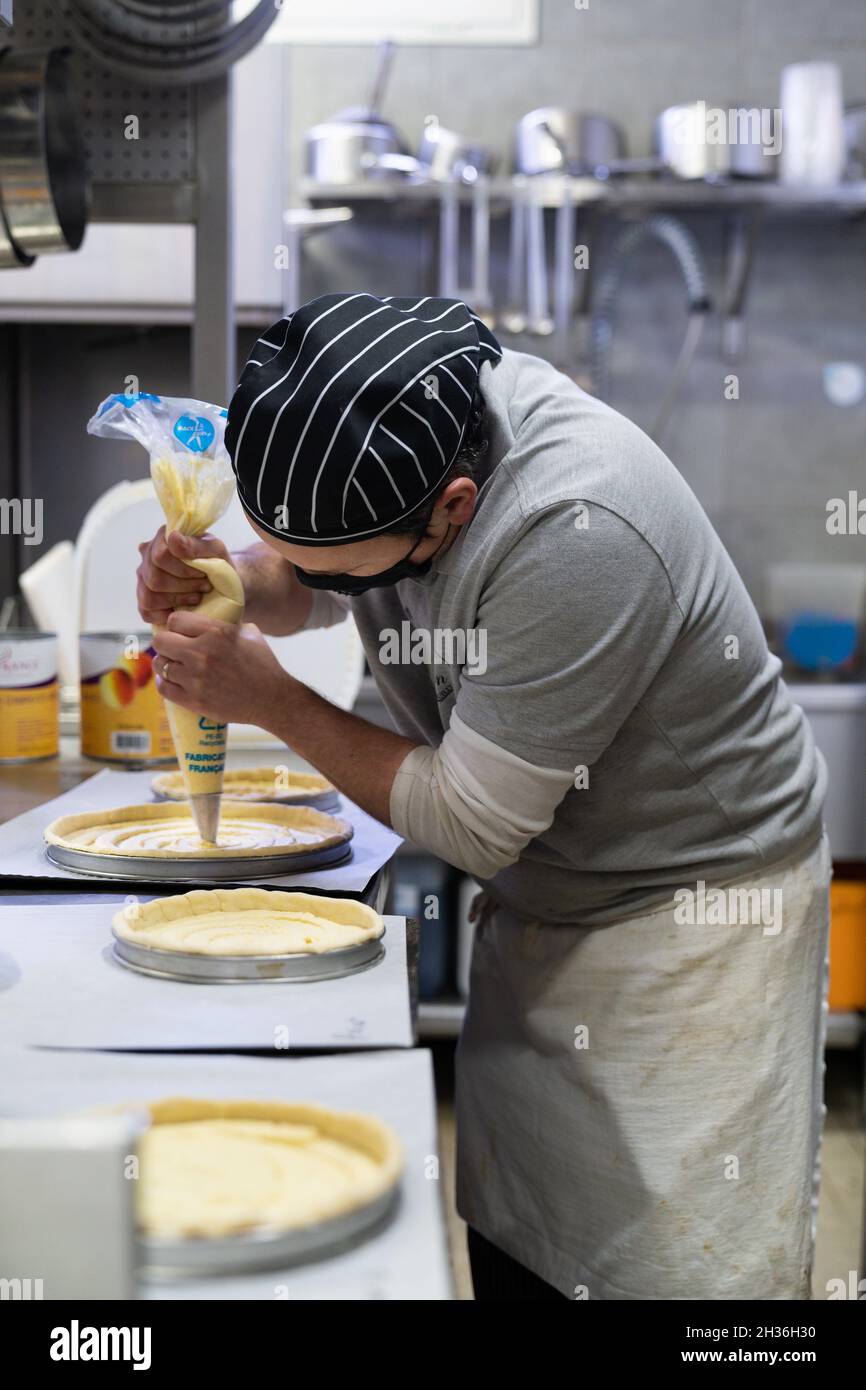Bakery preparing and selling tasty pastries Stock Photo - Alamy