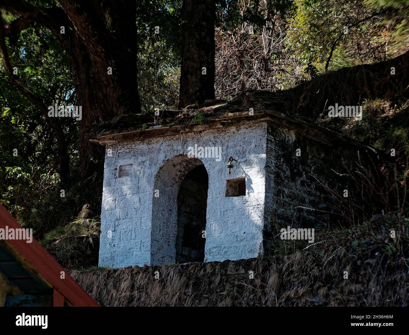 Small hindu shrine hi-res stock photography and images - Alamy