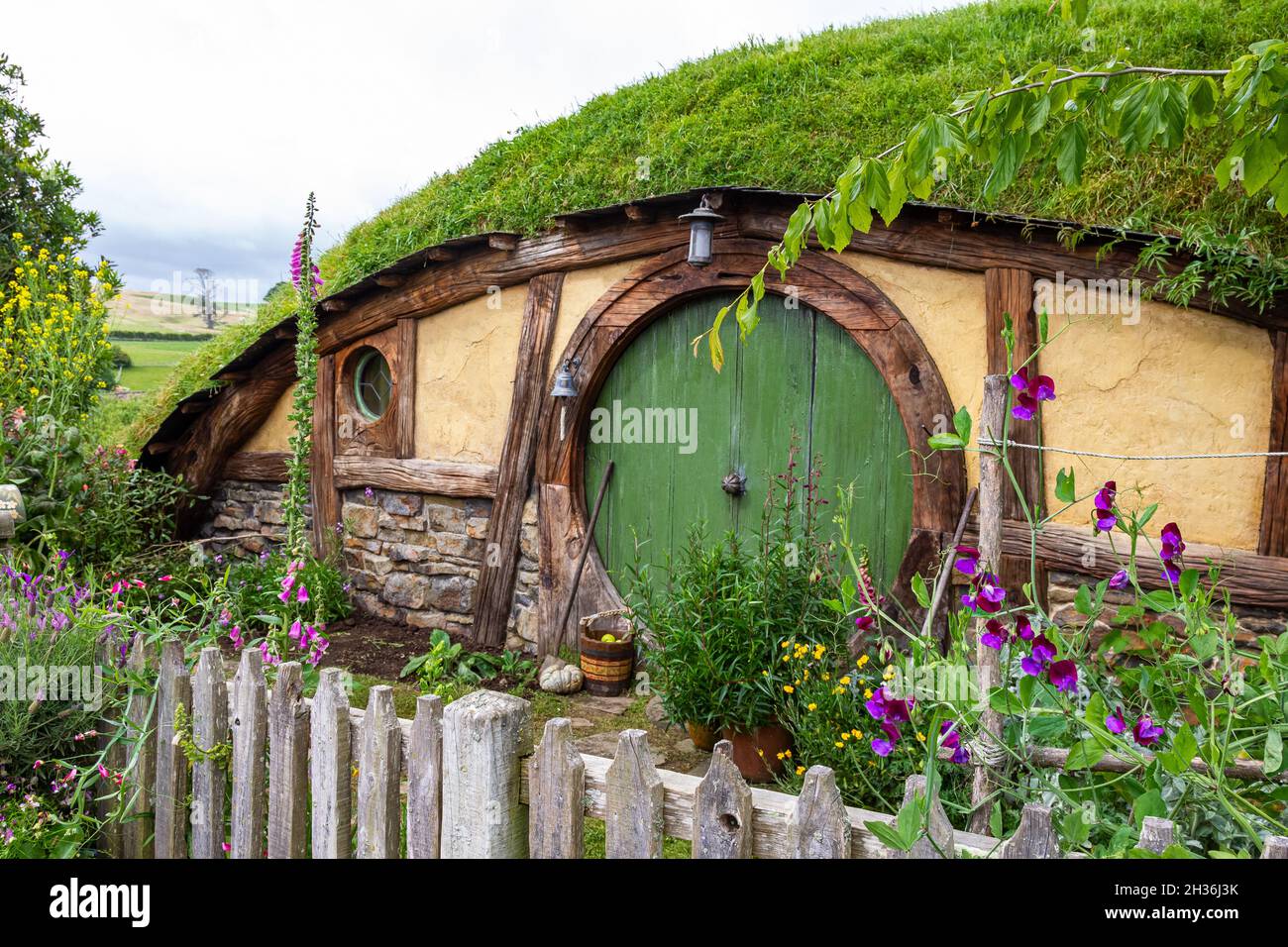 Matamata, North Island, New Zealand: Hobbit cabins in Hobbiton Stock ...