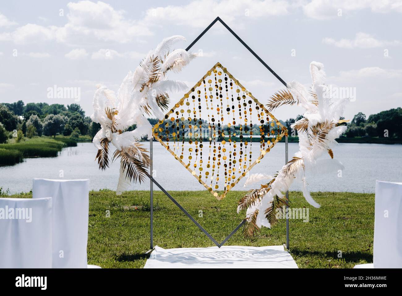 Arch in nature hi-res stock photography and images - Alamy