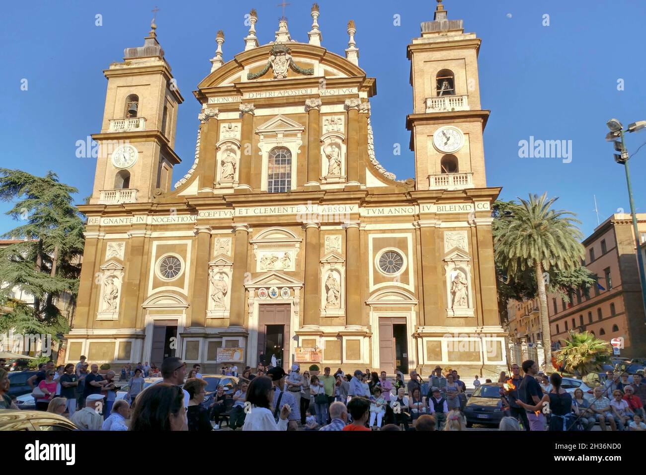 Piazza Sn Pietro Square and Cattedrale di San Pietro Cathedral ...