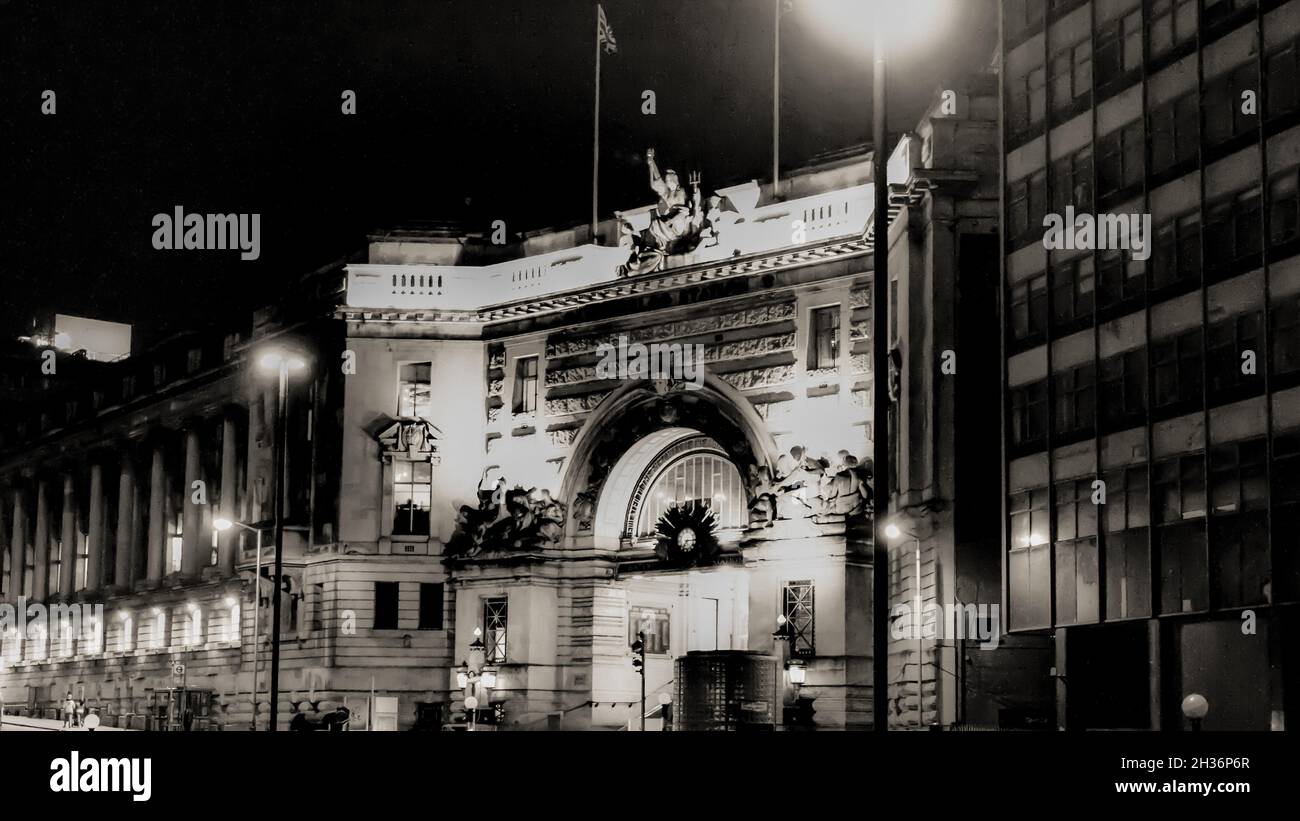 Grayscale city architecture hi-res stock photography and images - Alamy