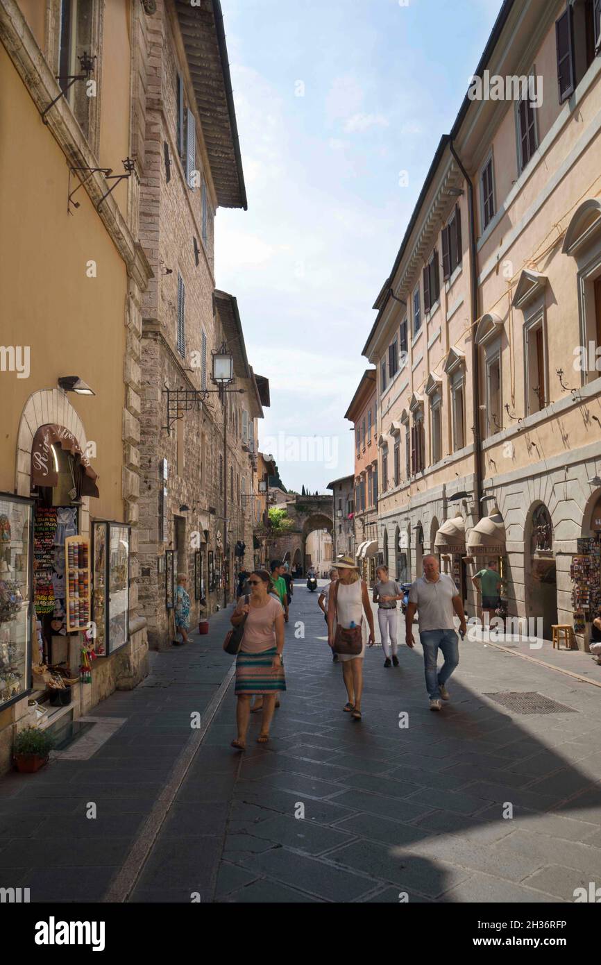 Old Town, Corso Giuseppe Mazzini street, Assisi, Umbria, Italy, Europe ...