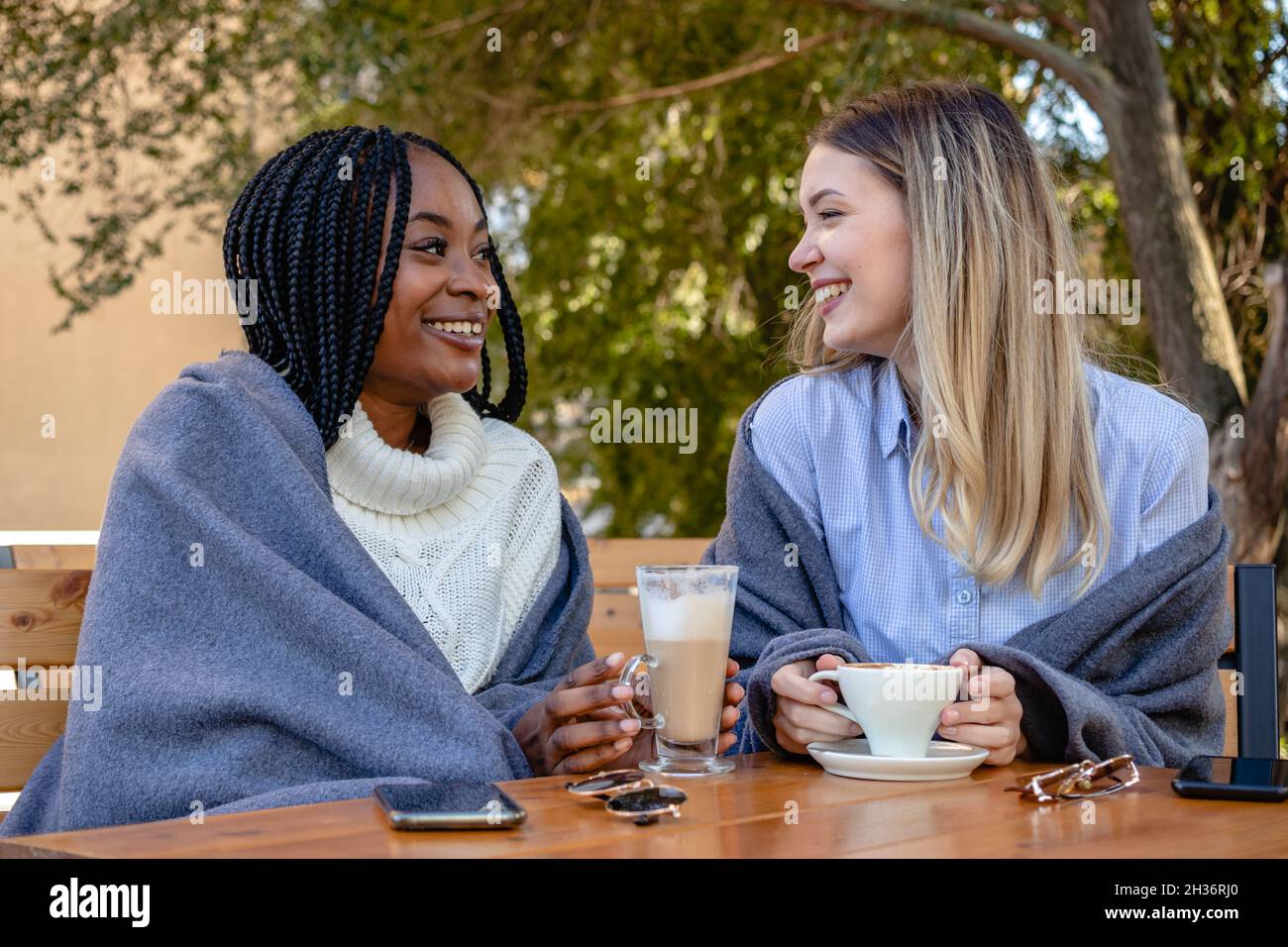 Loud restaurant conversation hi-res stock photography and images - Alamy