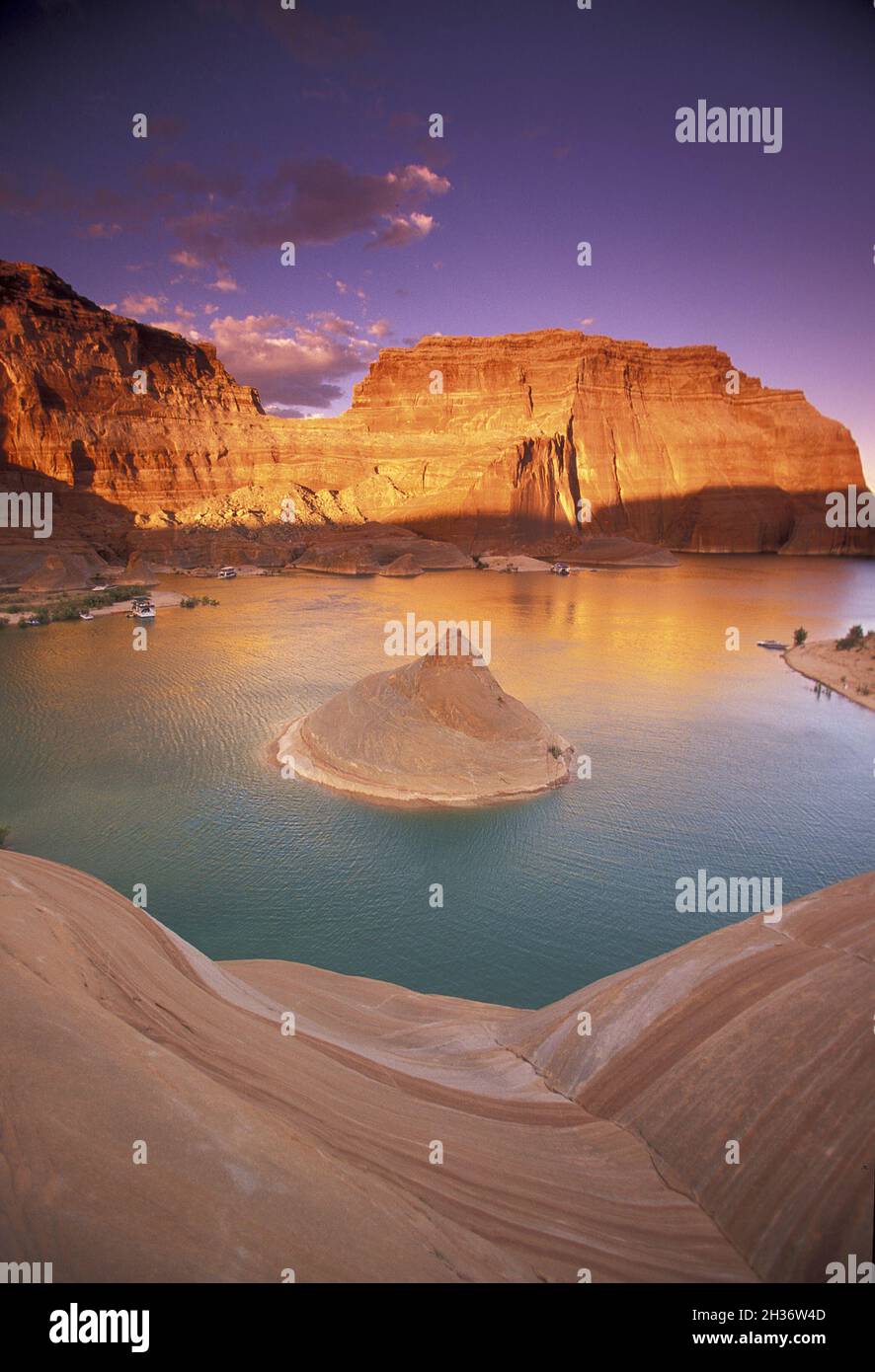 USA, UTAH . LAKE POWELL - UTAH . LAKE POWELL.GUNSIGHT BUTTE Stock Photo ...