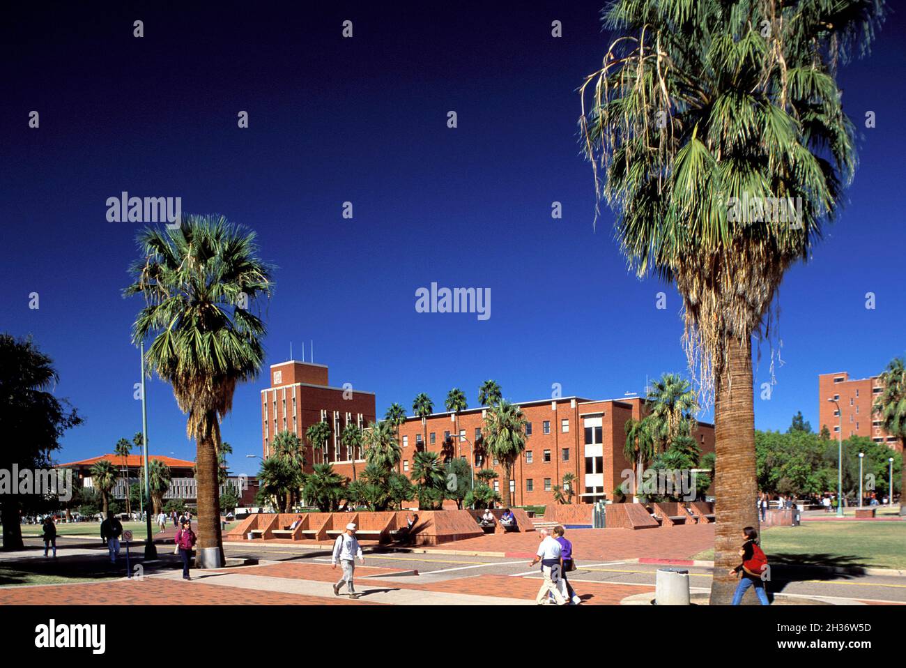 University mall hi-res stock photography and images - Alamy