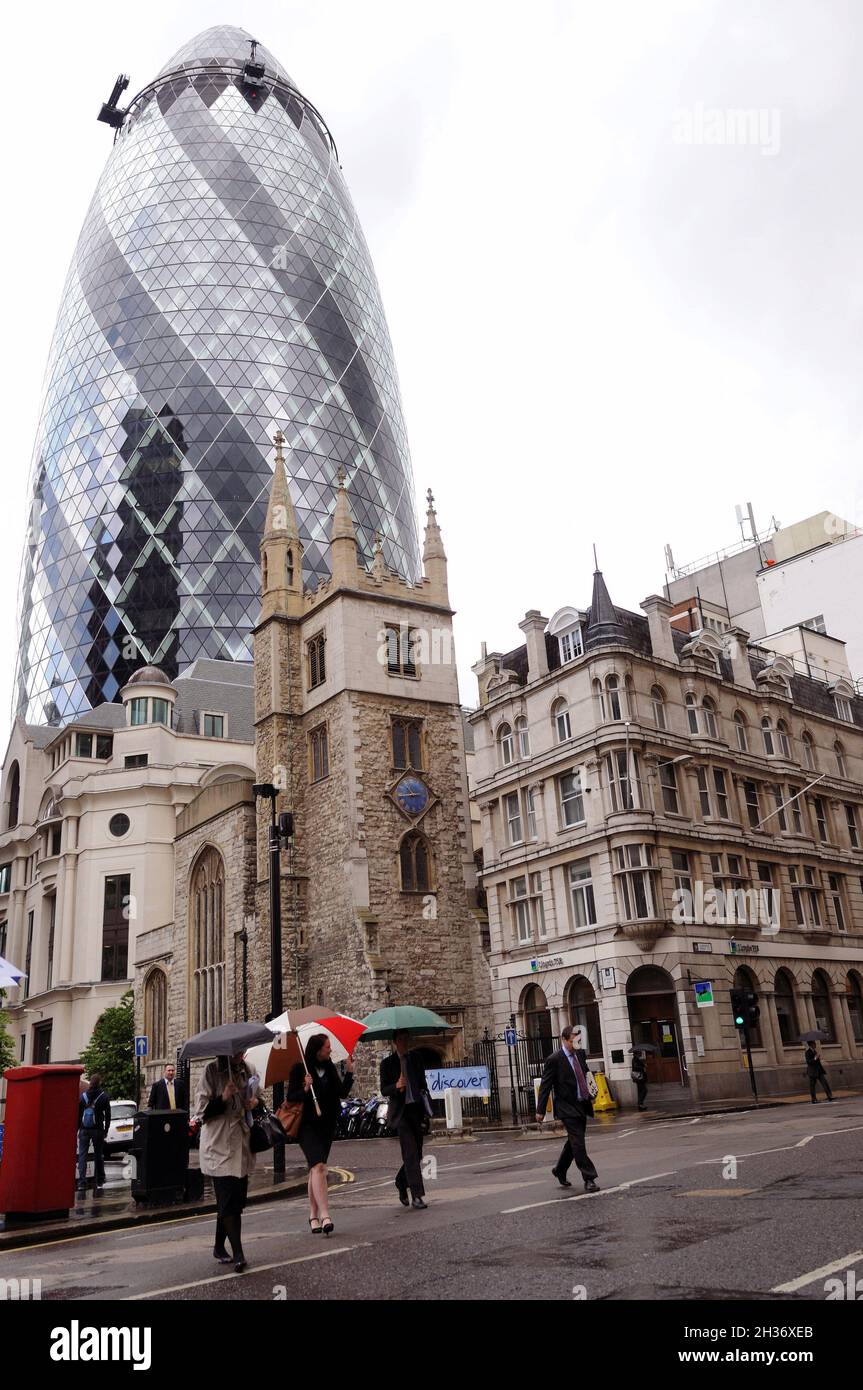 ENGLAND. LONDON. GHERKIN TOWER IN THE FINANCIAL DISTRICT, THE CITY OF ...