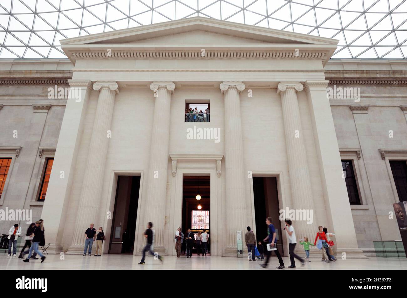 British museum london visitor entrance hi-res stock photography and ...