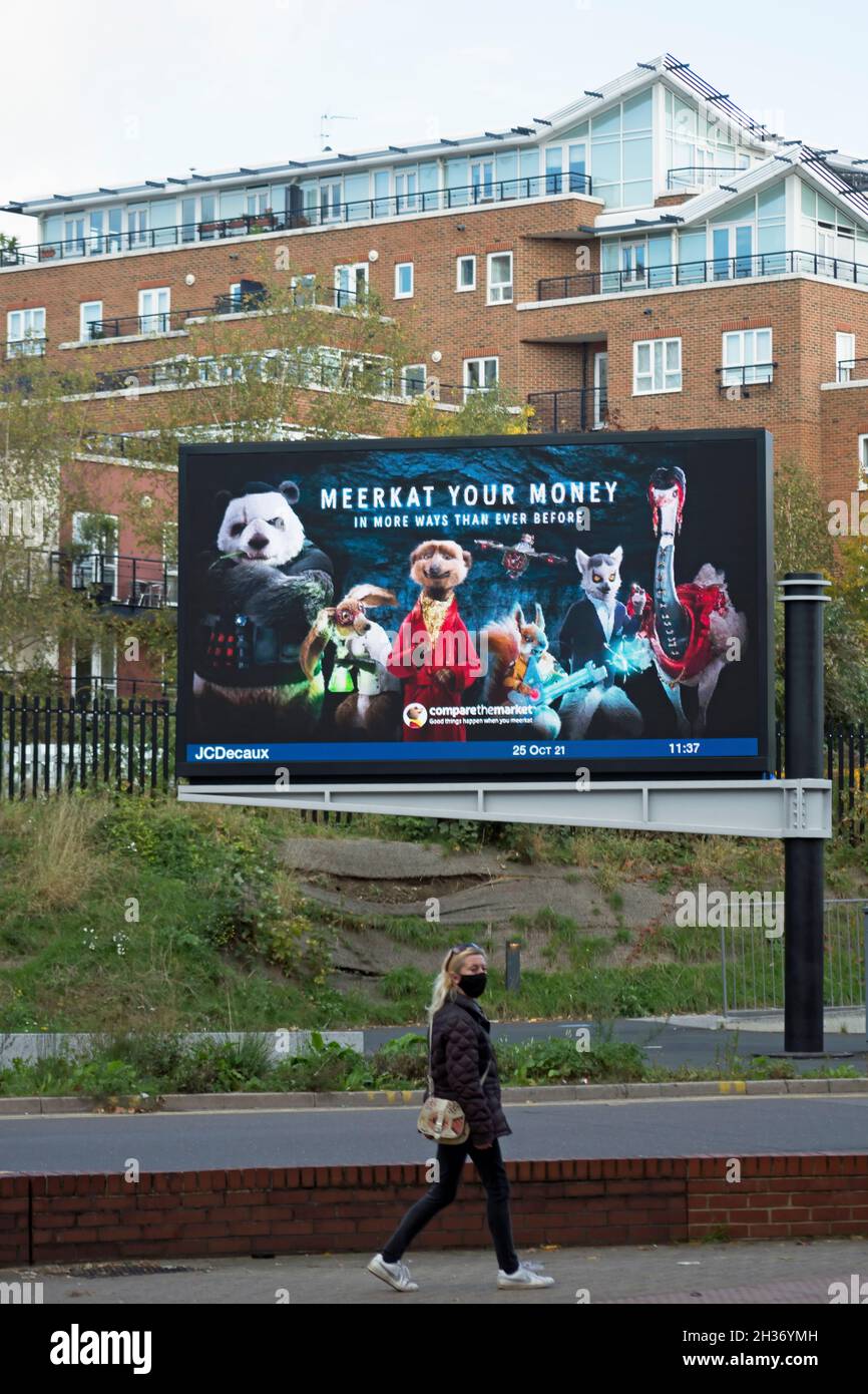 Electronic advertising billboards hi-res stock photography and images ...