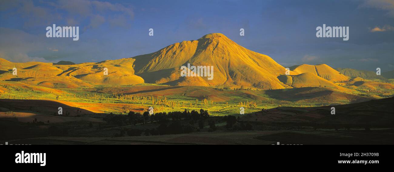 MADAGASCAR, HIGHLANDS, ITASY VOLCANOES Stock Photo - Alamy