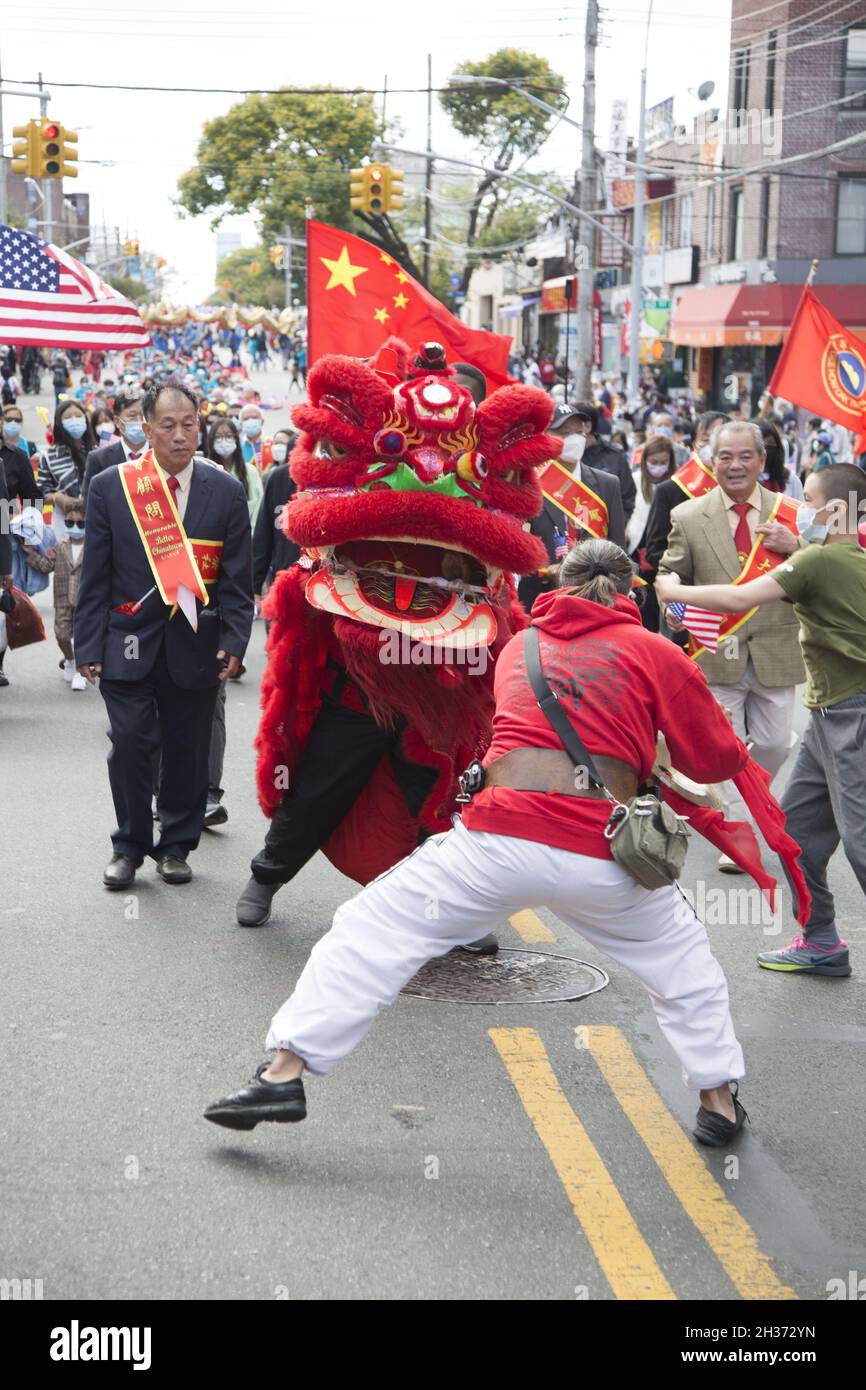 Lion dance parade hi-res stock photography and images - Alamy