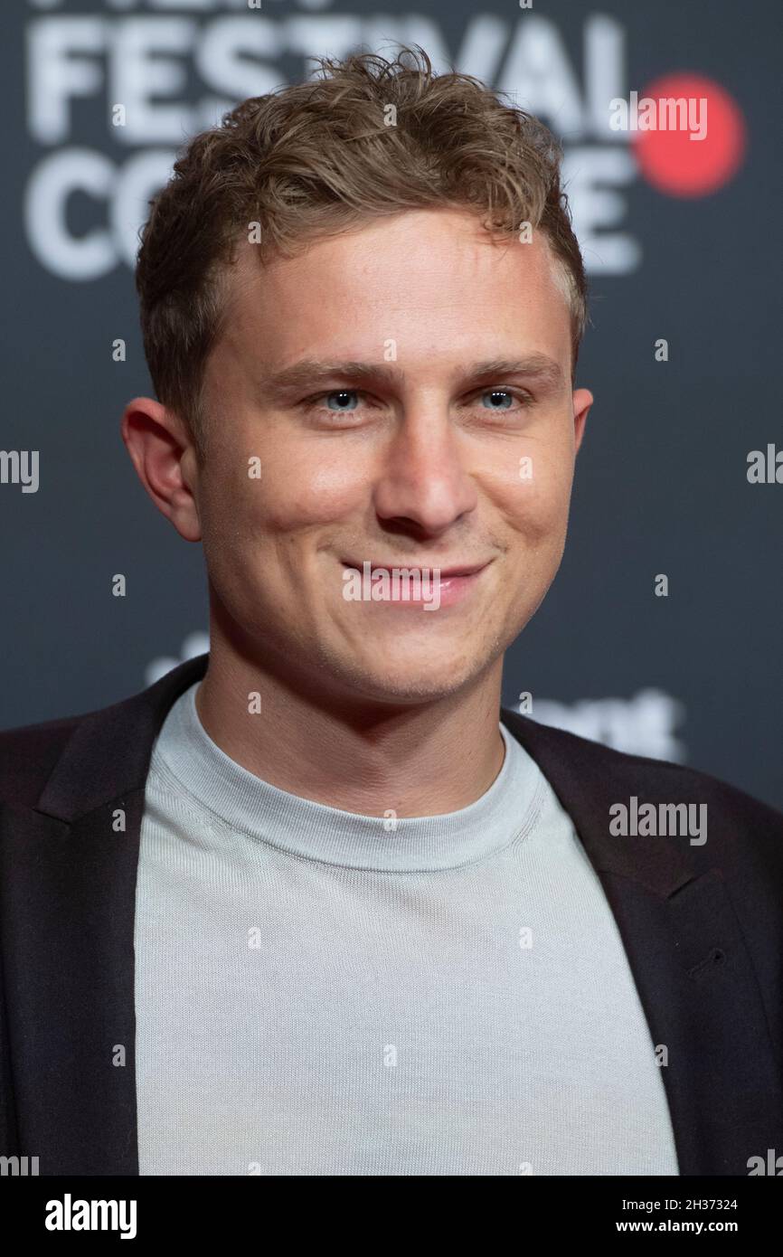 Cologne, Deutschland. 25th Oct, 2021. Actor Max HUBACHER, portrait, portrait, cropped single ...