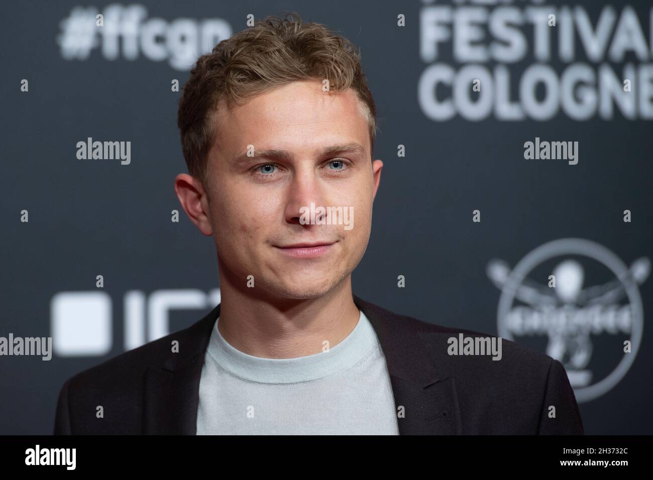 Max hubacher hi-res stock photography and images - Alamy