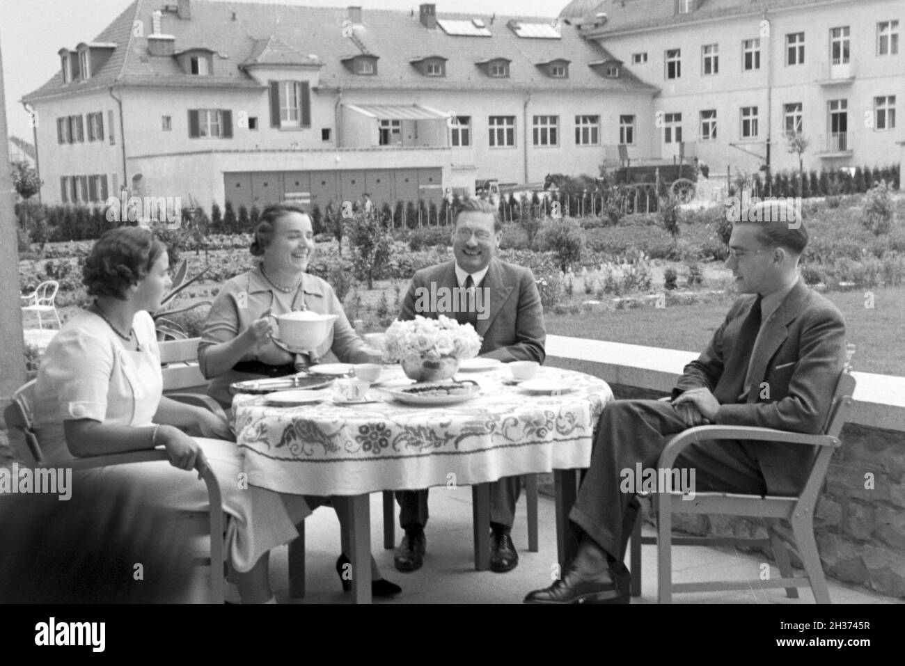 Reportage photographer family hi-res stock photography and images - Alamy