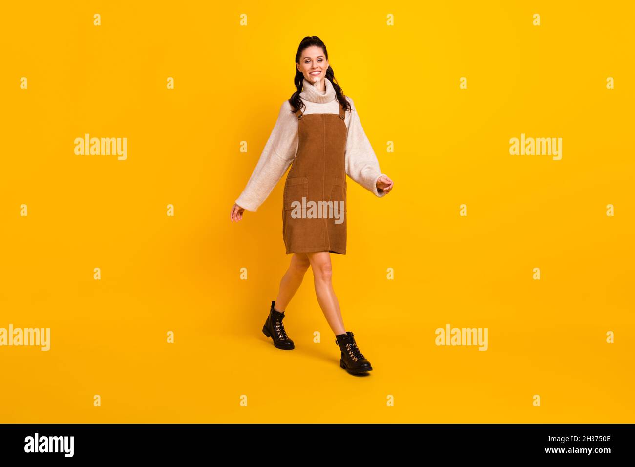 Full size profile photo of nice brunette optimistic curly hairdo lady ...