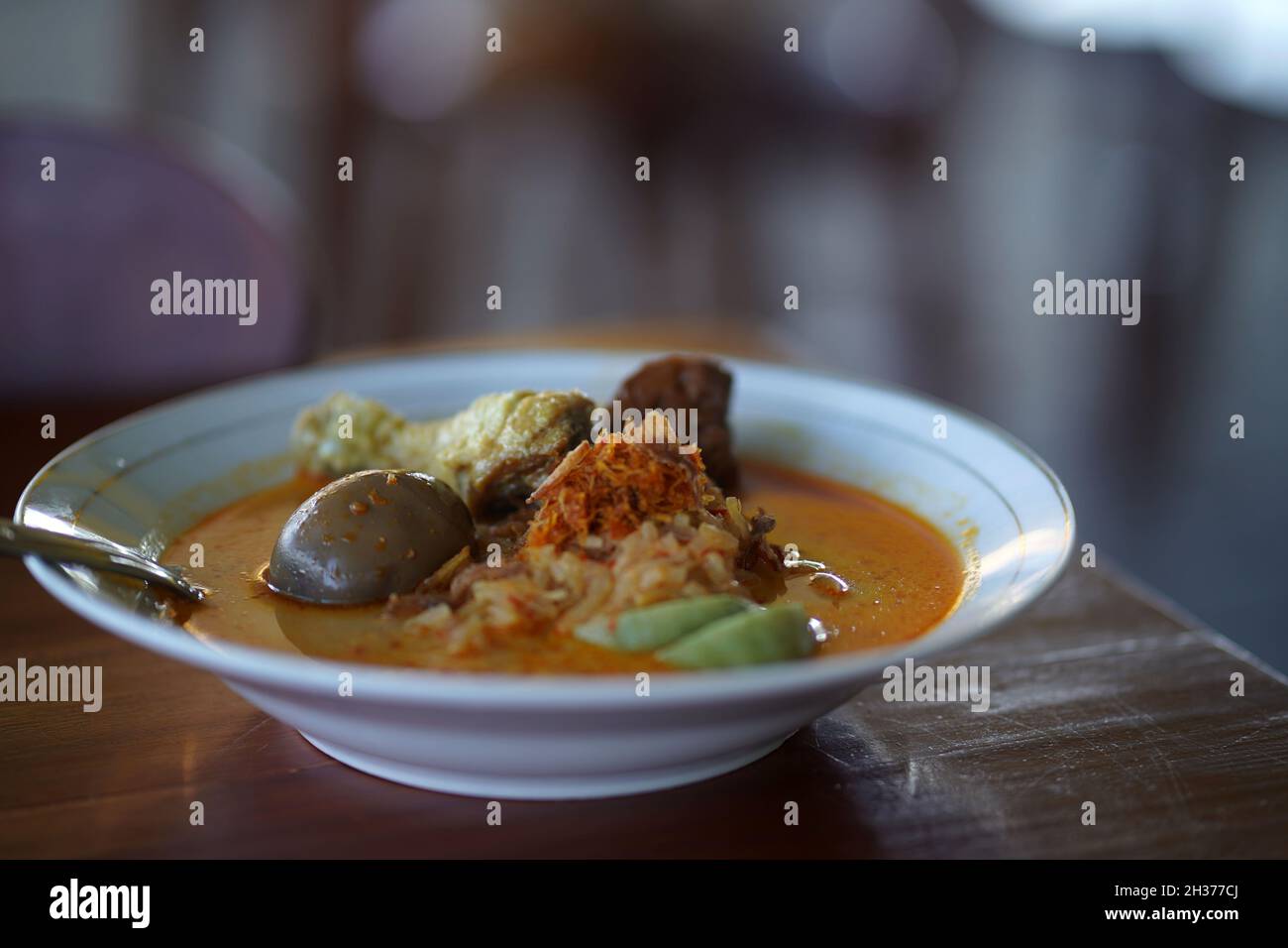 Lontong Sayur Telur dan Ayam Stock Photo - Alamy
