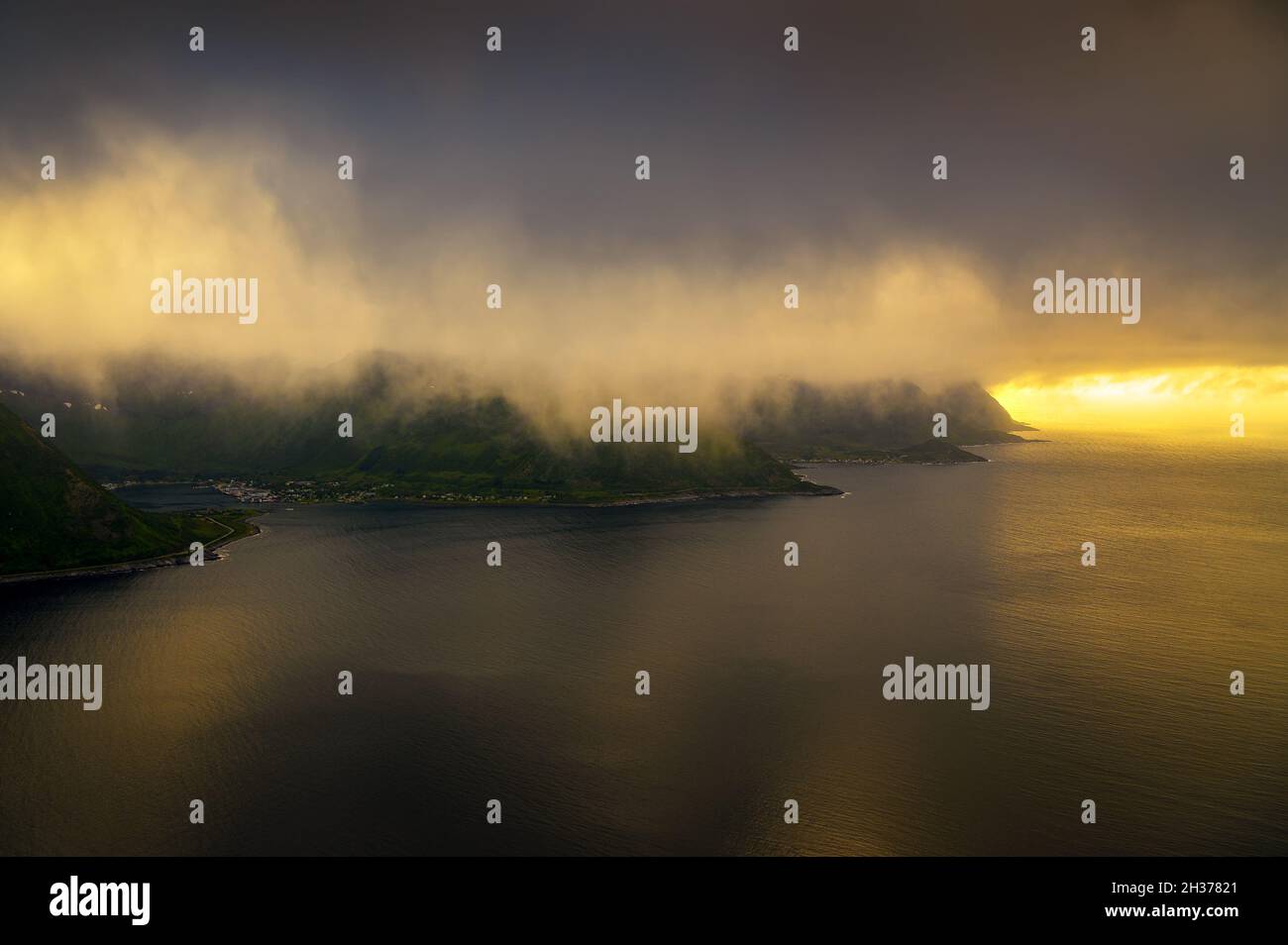 Twilight fog on village hi-res stock photography and images - Alamy