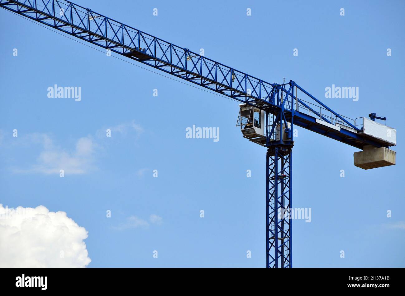 Steel hoisting construction mechanics crane background blue sky Stock ...