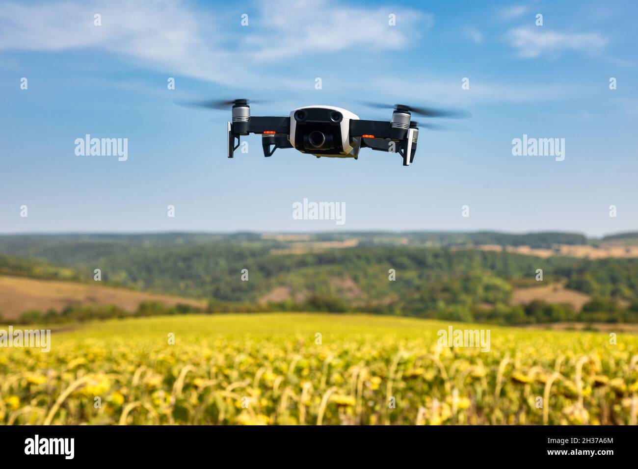 Quad copter hi-res stock photography and images - Alamy