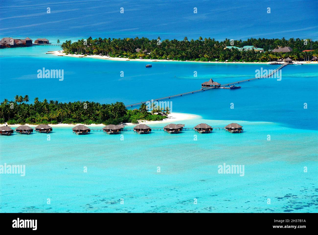 Maldives rangali island hilton resort hi-res stock photography and ...