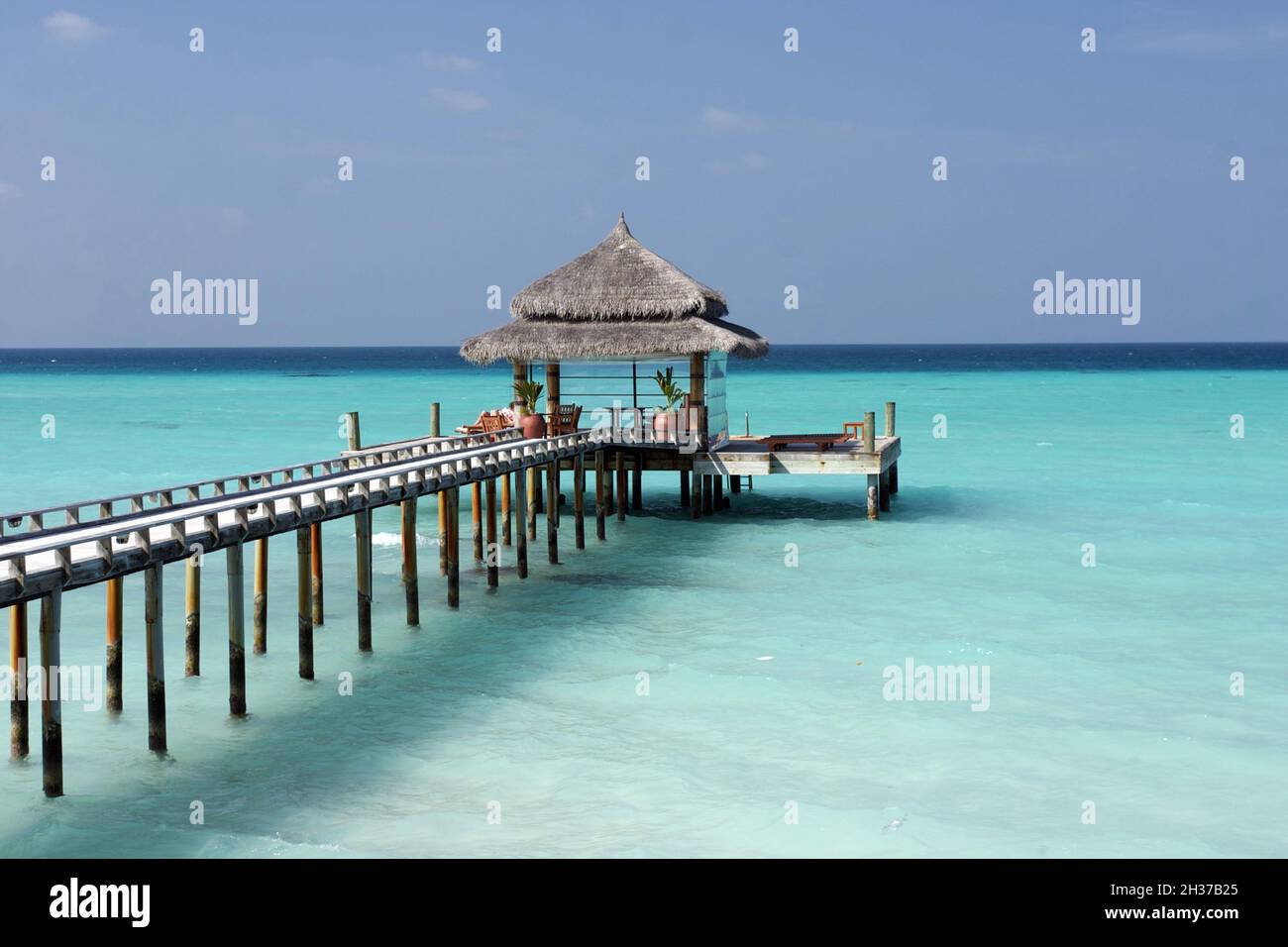 PONTOON ON THE LAGOON, KURAMATHI ISLAND, RASDHOO ATOLL, MALDIVES ...