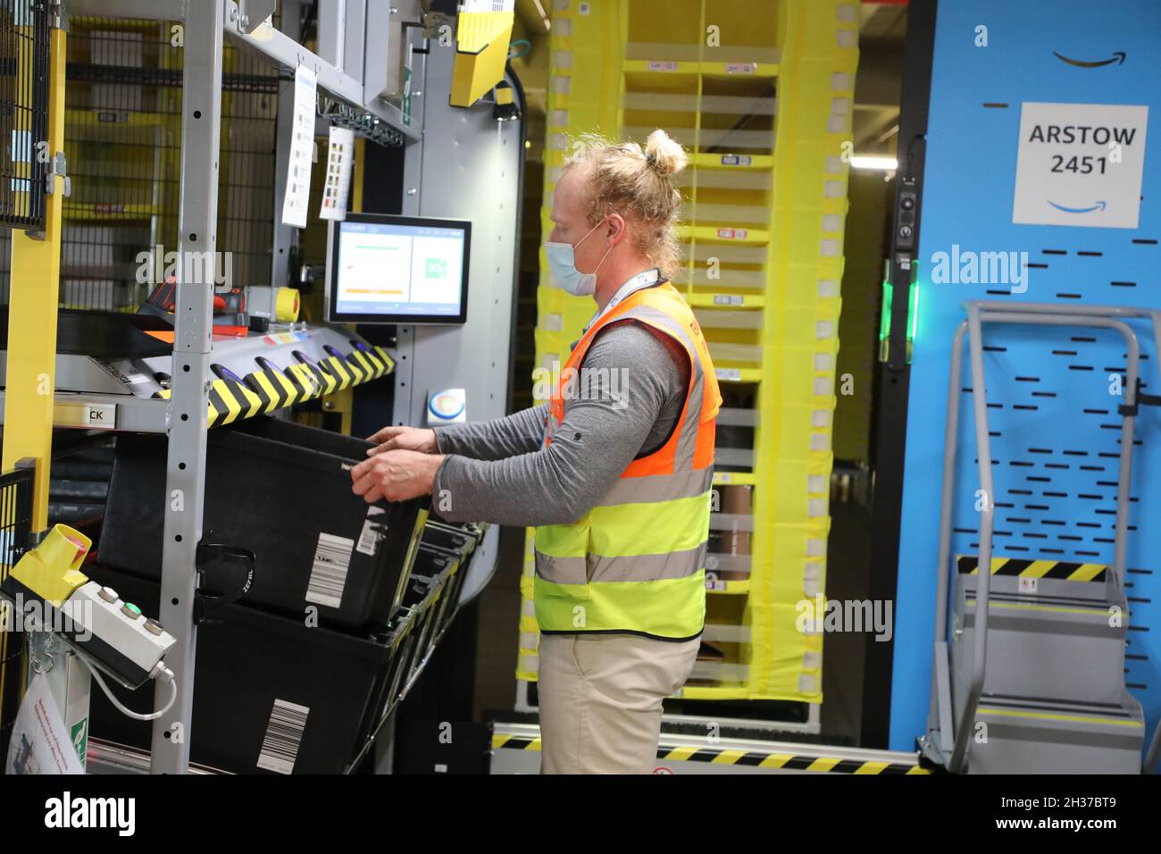 Gera, Germany. 26th Oct, 2021. Employees pack goods in a hall. The ...