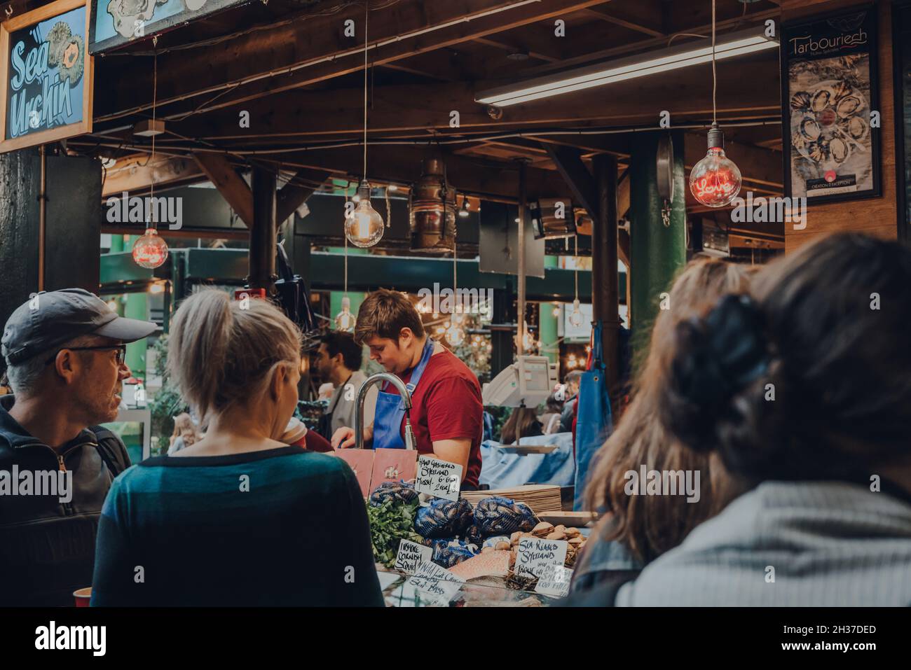 London, UK - October 17, 2021: Shellseekers fishmonger stall in Borough ...