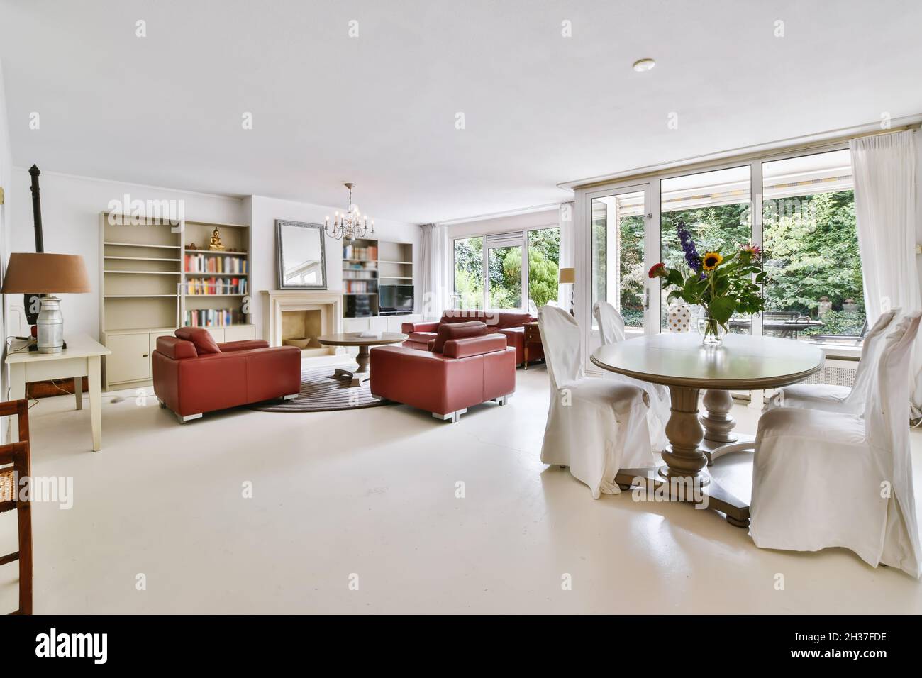 Red stylish hi-res stock photography and images - Alamy