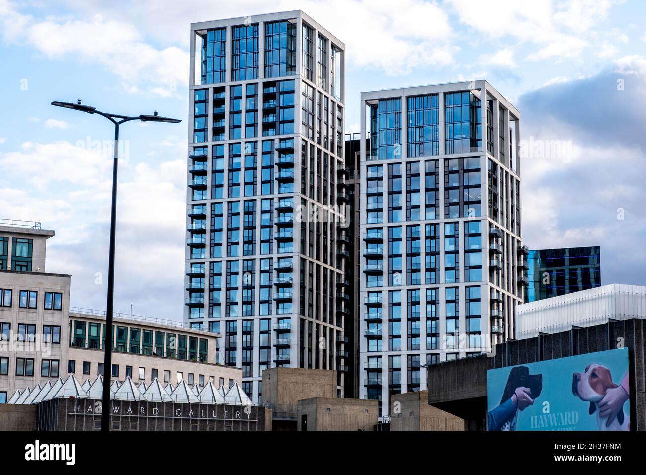 Two office blocks hi-res stock photography and images - Alamy