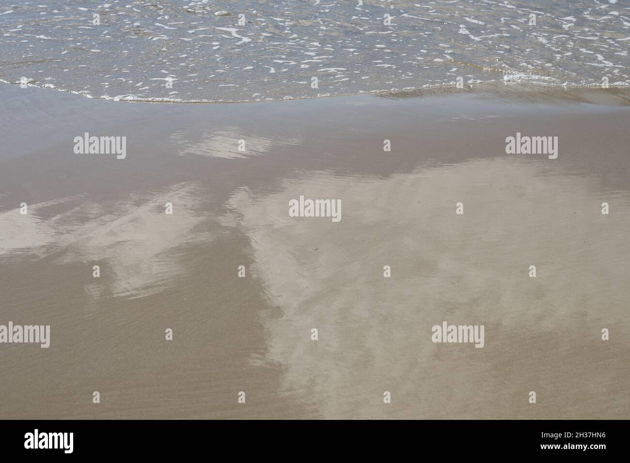 Sand reflection hi-res stock photography and images - Alamy