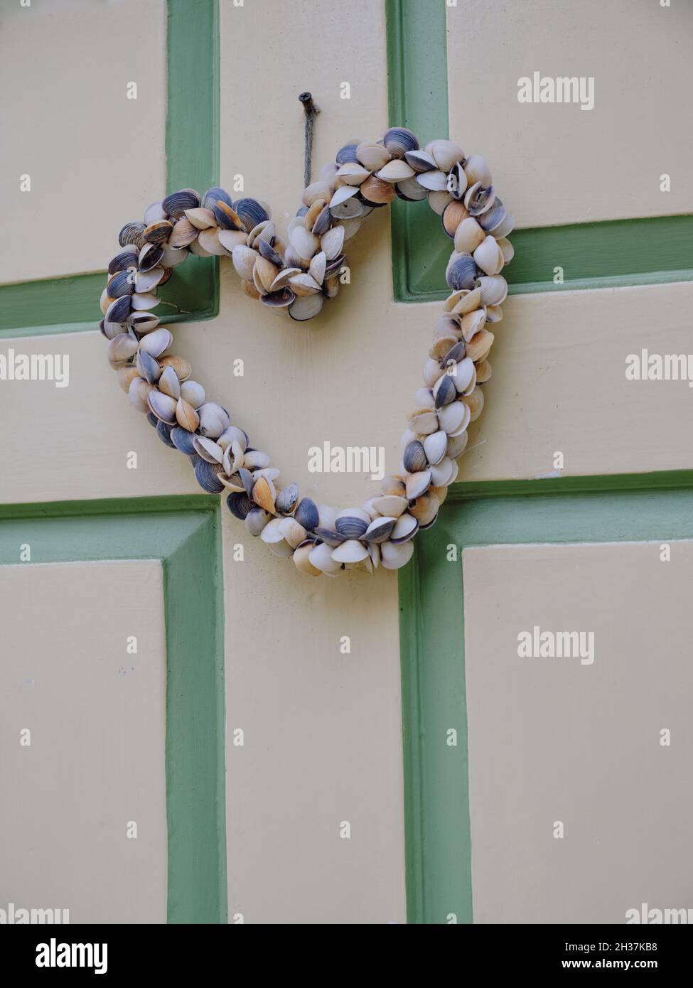Sea shell door decoration hi-res stock photography and images - Alamy