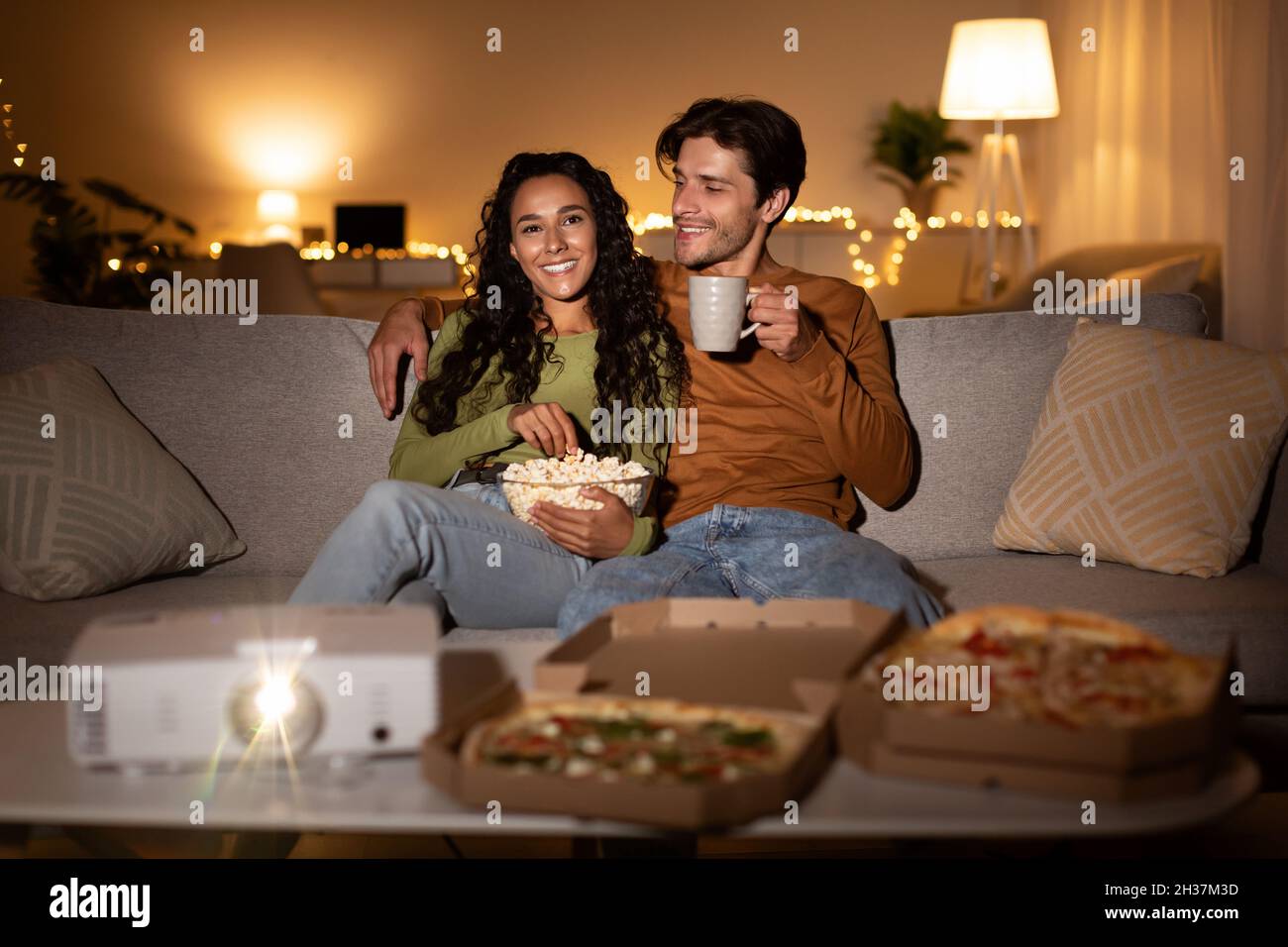 Cinema movie sofa popcorn hi-res stock photography and images - Alamy