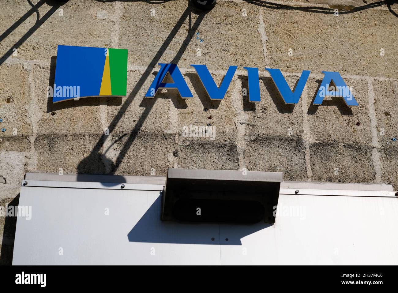 Aviva signage hi-res stock photography and images - Alamy