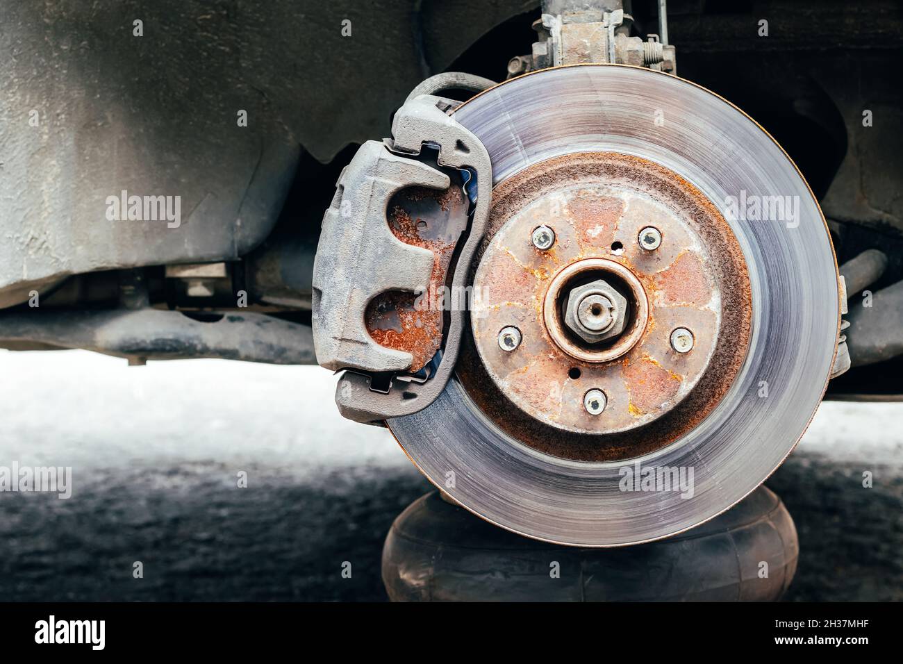 Car wheel hub hi-res stock photography and images - Alamy