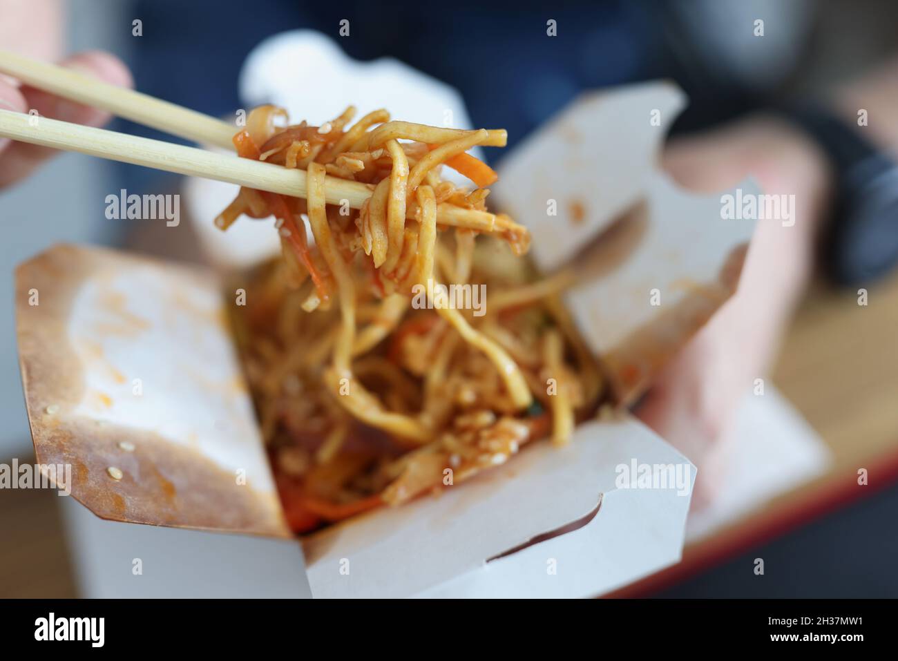 Chinese takeaway box noodles hi-res stock photography and images - Alamy