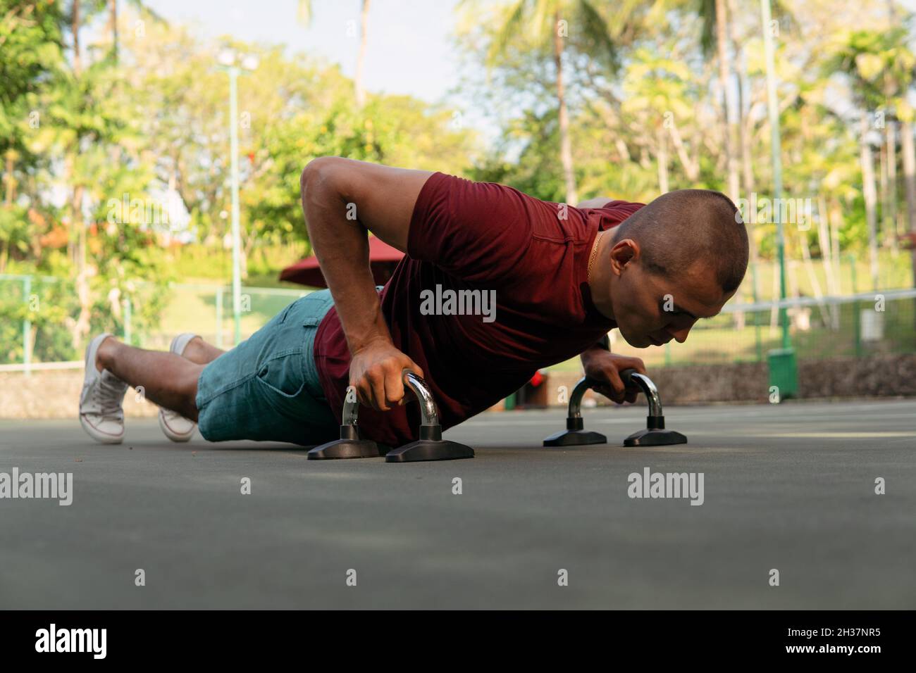 Body push up hi-res stock photography and images - Alamy