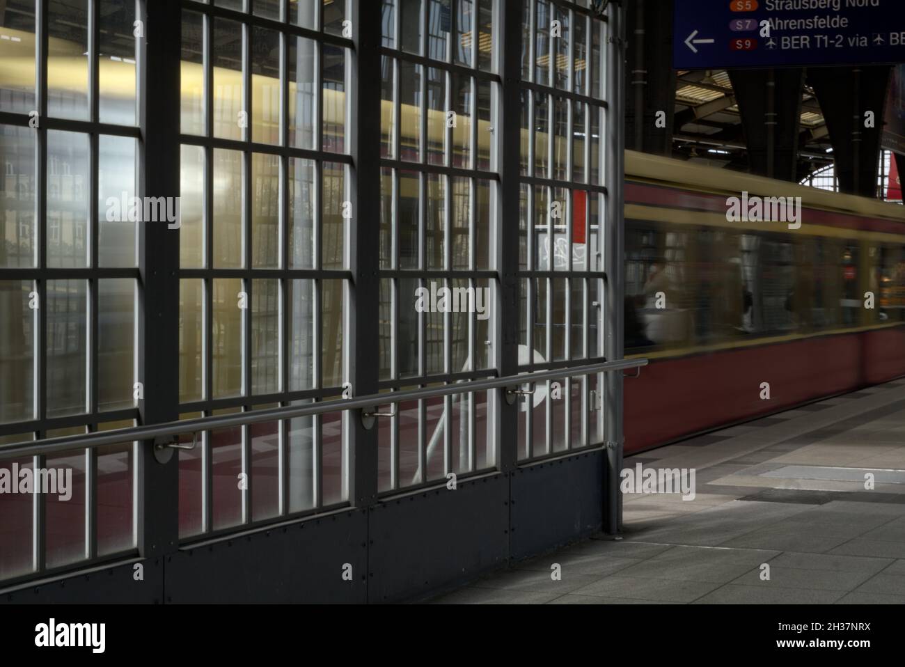 train at the station Stock Photo - Alamy