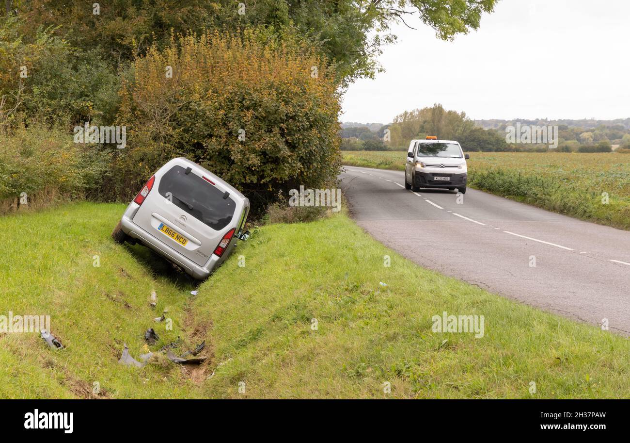 Abandoned car in a ditch by the side of a road. Bishop's Stortford ...