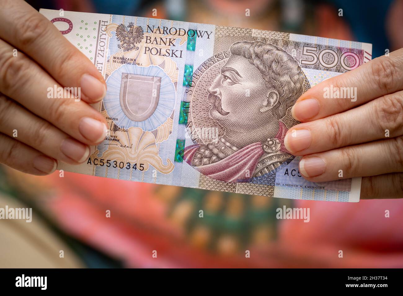 500 zloty banknote with Polish, Held in hand, Highest denomination ...