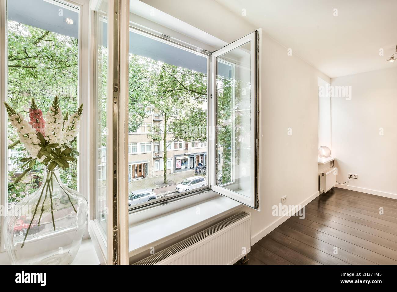 Beautiful window design in a modern house Stock Photo - Alamy