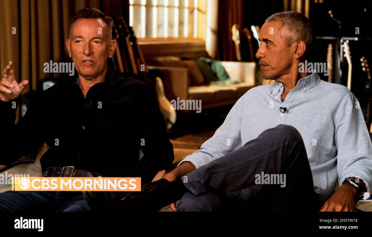 Colts Neck, New Jersey, USA. 25th Oct, 2021. BRUCE SPRINGSTEEN and ...