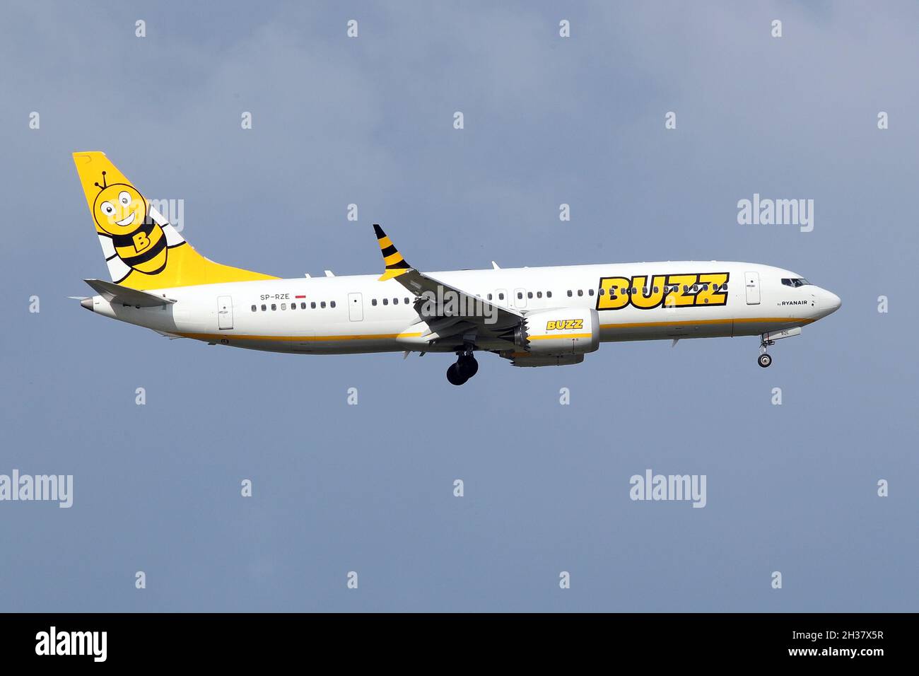 Buzz ryanair hi-res stock photography and images - Alamy