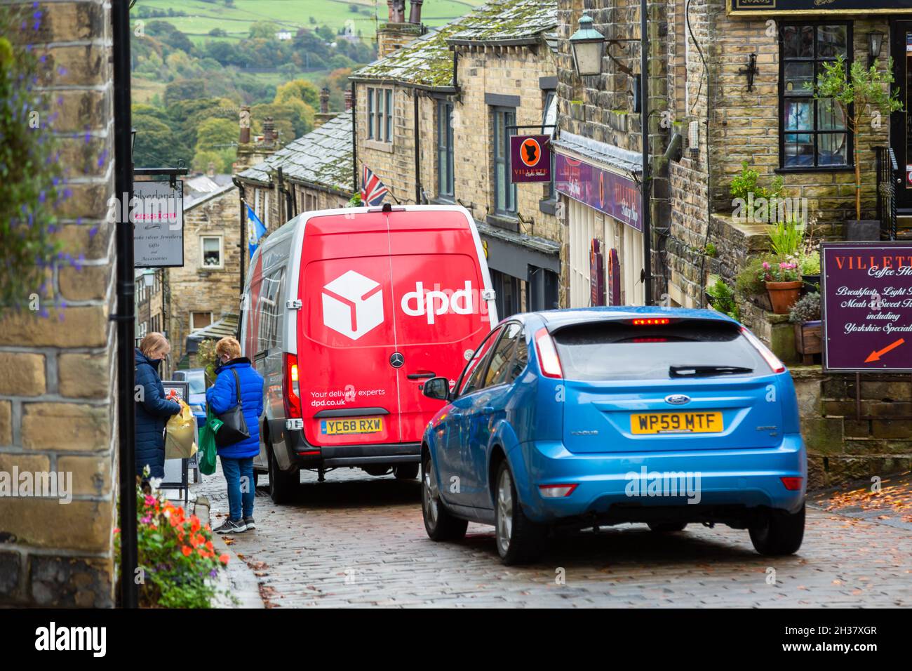 Dpd delivery van hi-res stock photography and images - Alamy